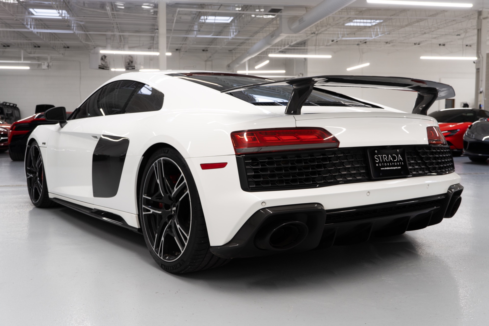 White R8 V10 Plus