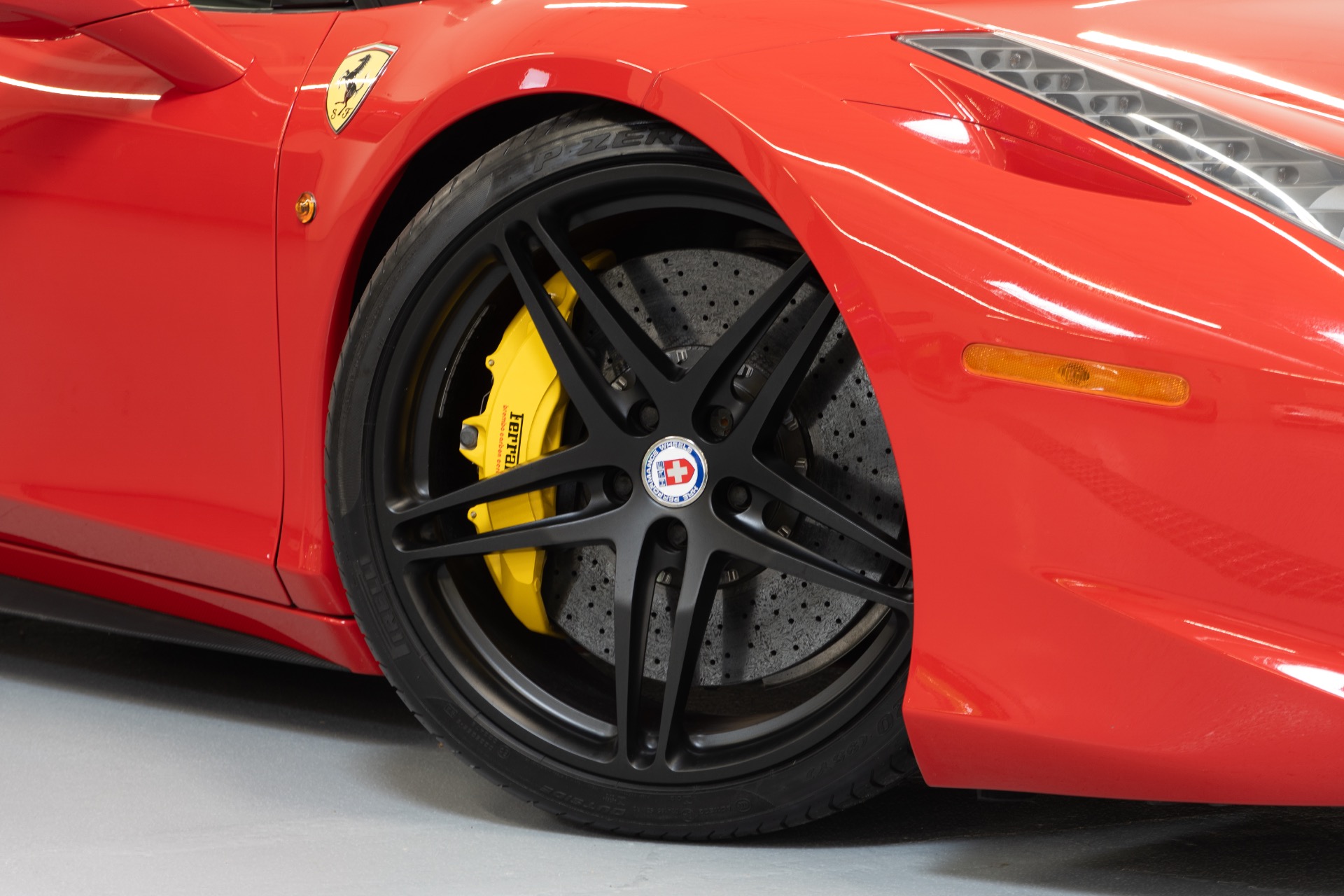 Ferrari 458 Red Black Roof