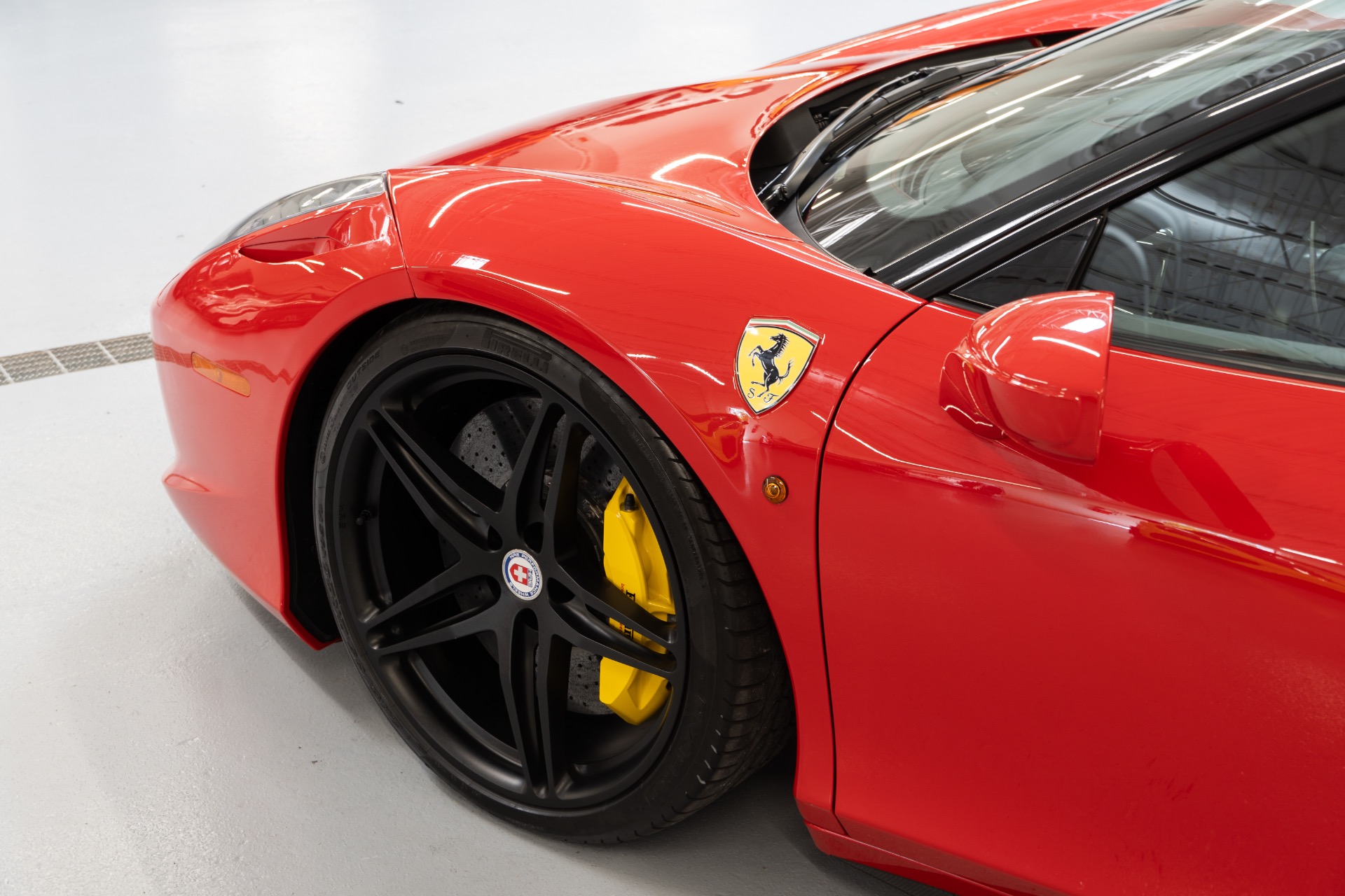 Ferrari 458 Red Black Roof